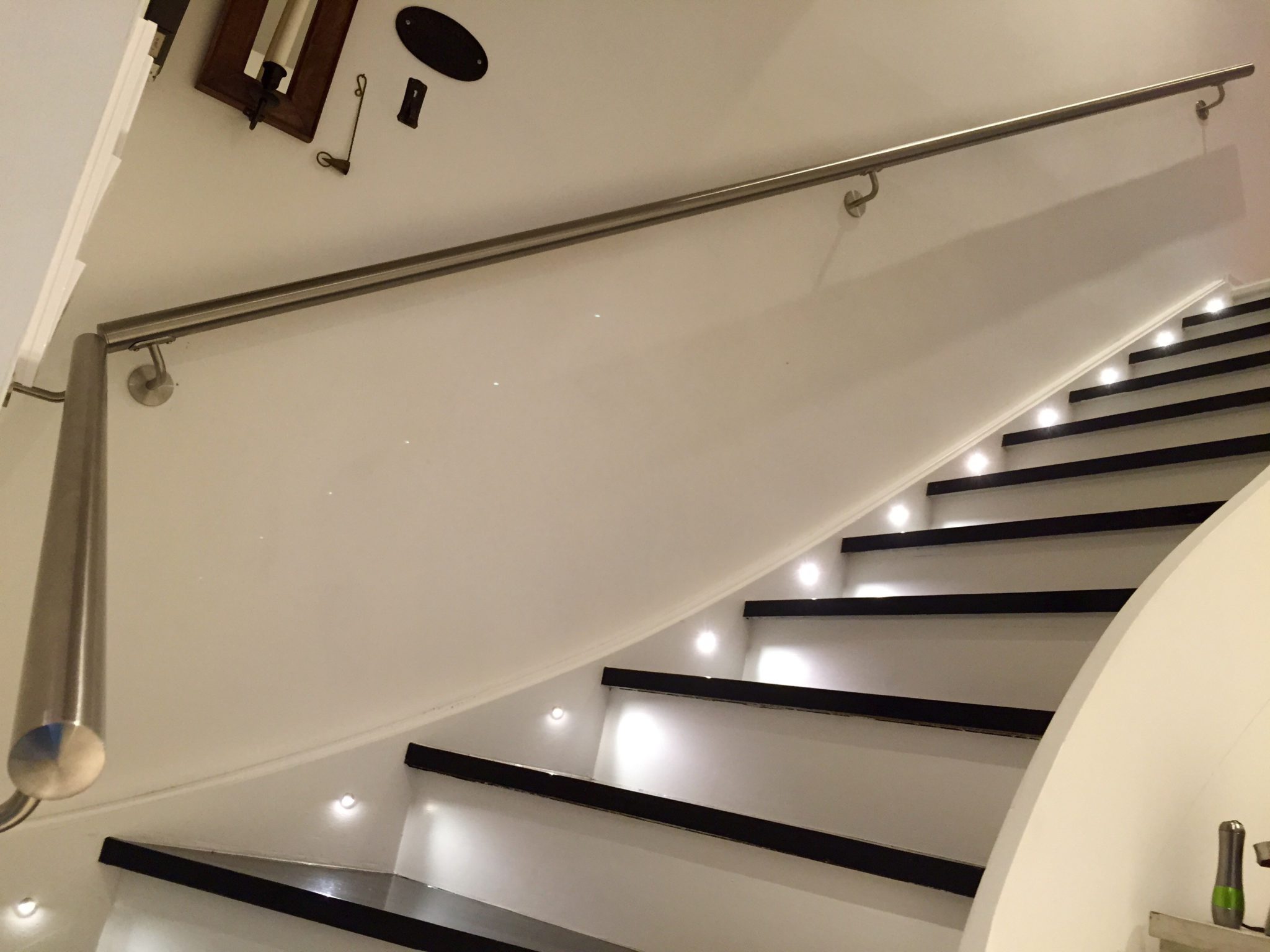 Handlauf für Ihre Treppe aus Edelstahl, Eiche & Jatoba | Geländerladen.at